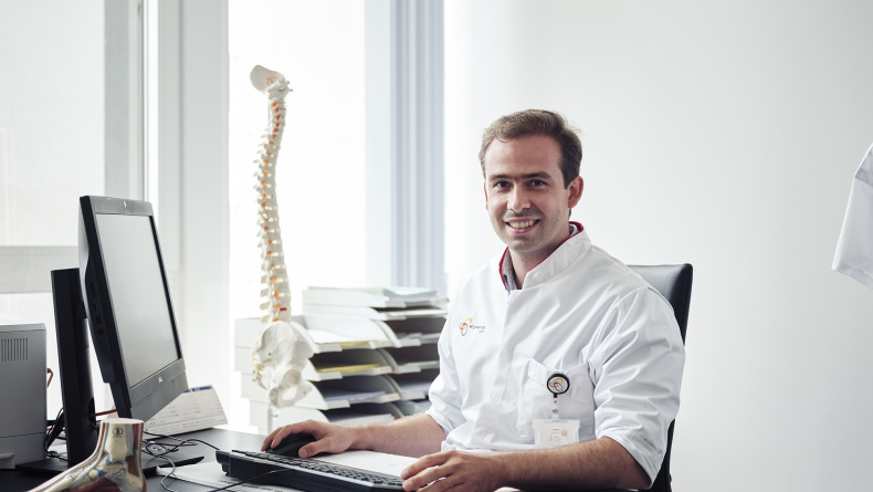 Dr. Thibault Dewilde - Orthopedisch Centrum Kortrijk AZ Groeninge